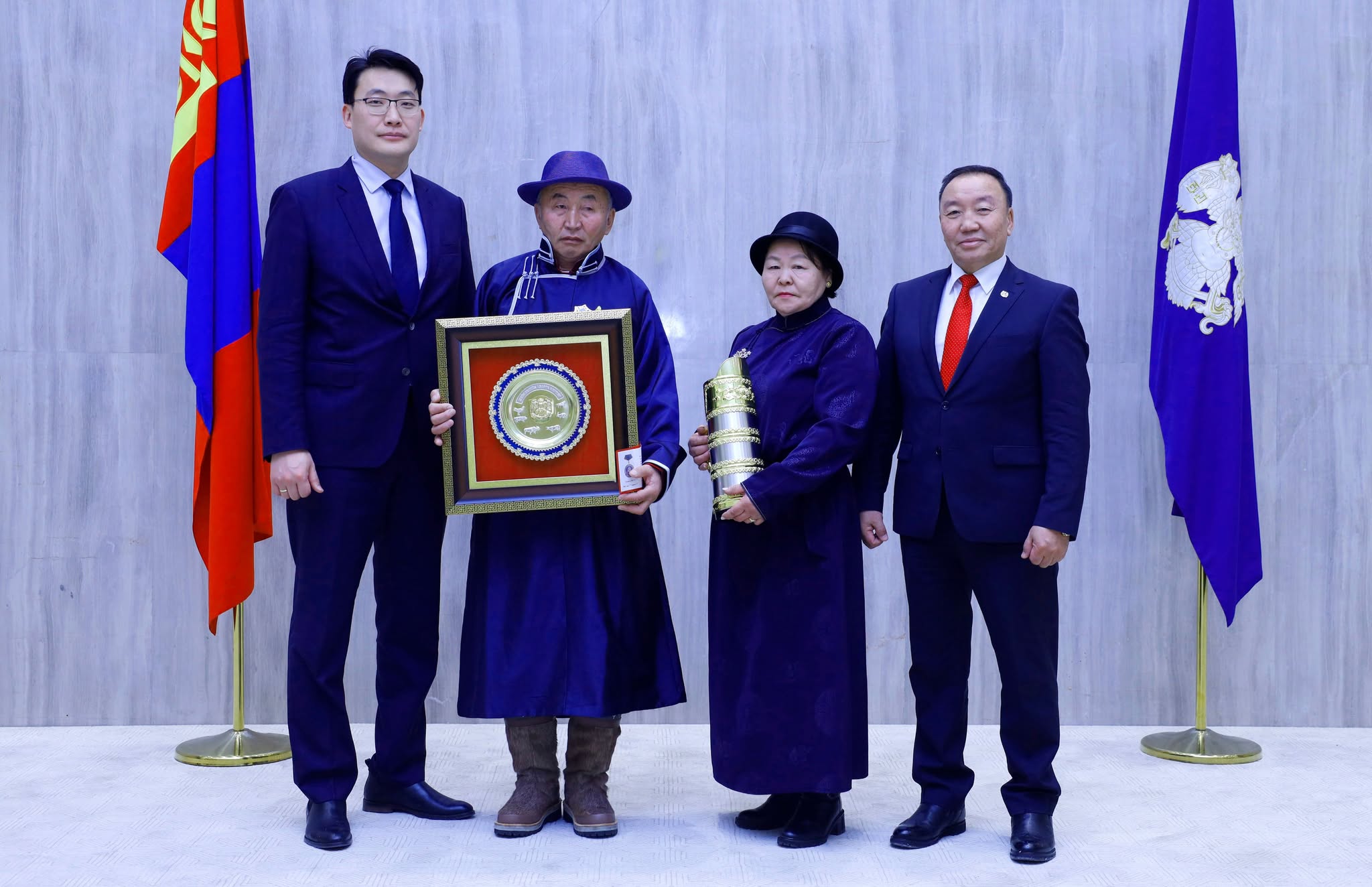 21 ДҮГЭЭР ХОРООНЫ ИРГЭН Ш БАТПҮРЭВ Д БЯМБАСҮРЭН НАРЫН ГЭР БҮЛ НИЙСЛЭЛИЙН АВАРГА ФЕРМЕРЧЭЭР